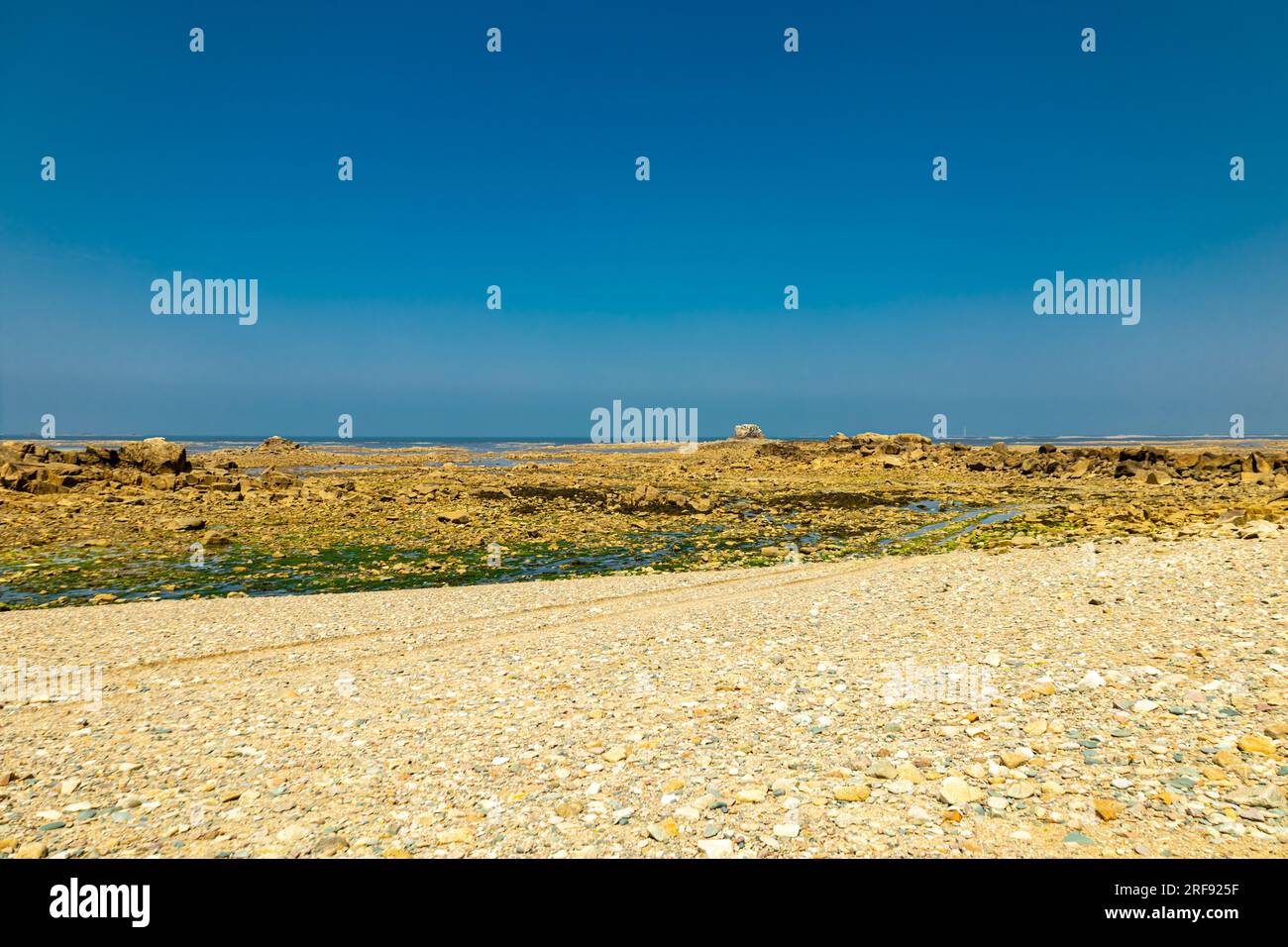 Small discovery tour to the peninsula Sillon de Talbert in beautiful ...