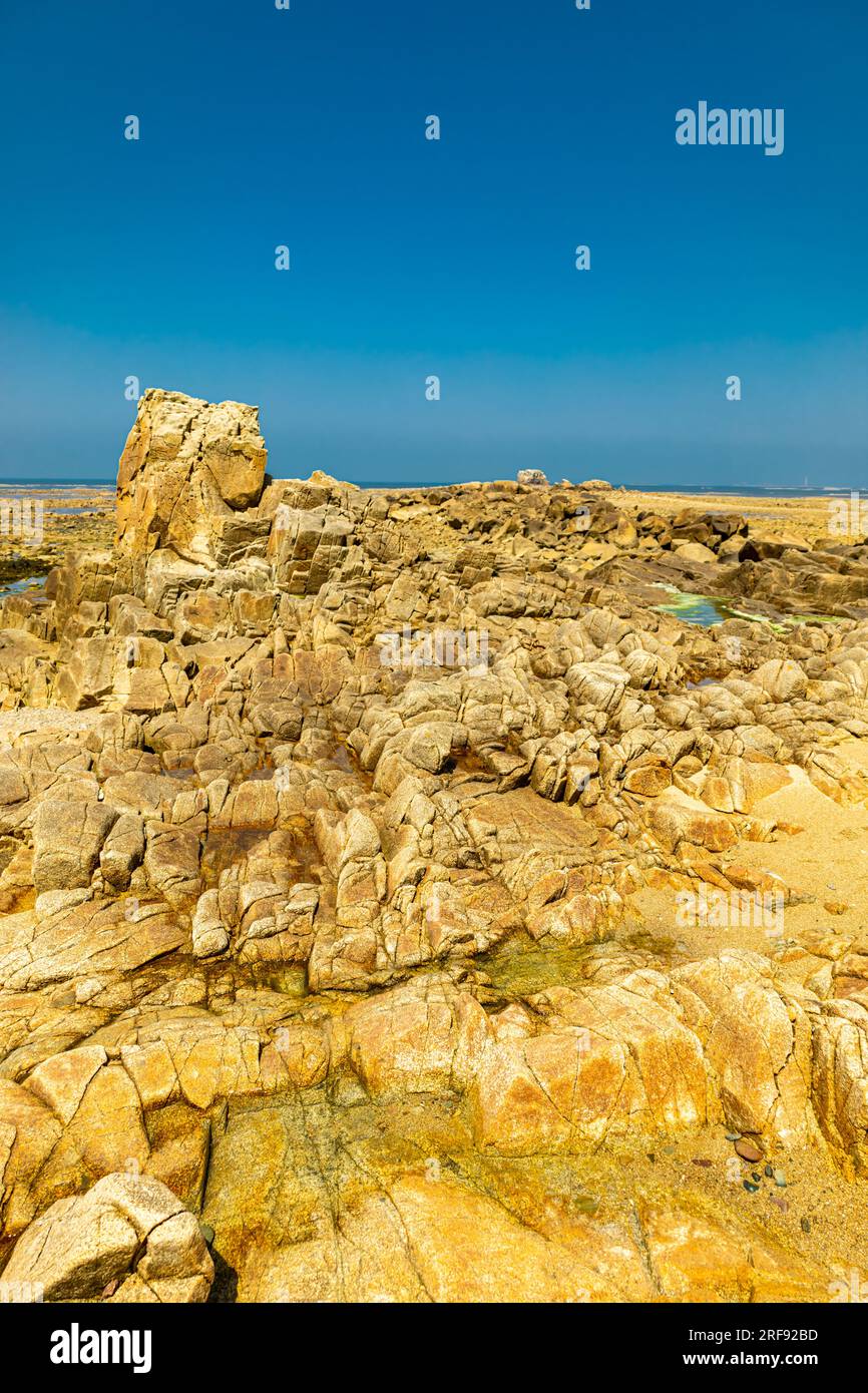 Small discovery tour to the peninsula Sillon de Talbert in beautiful ...