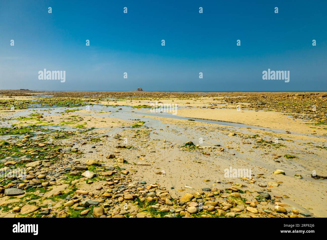 Small discovery tour to the peninsula Sillon de Talbert in beautiful ...
