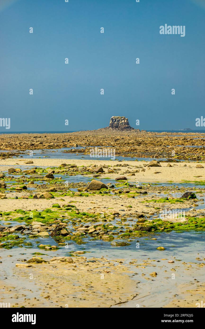 Small discovery tour to the peninsula Sillon de Talbert in beautiful ...