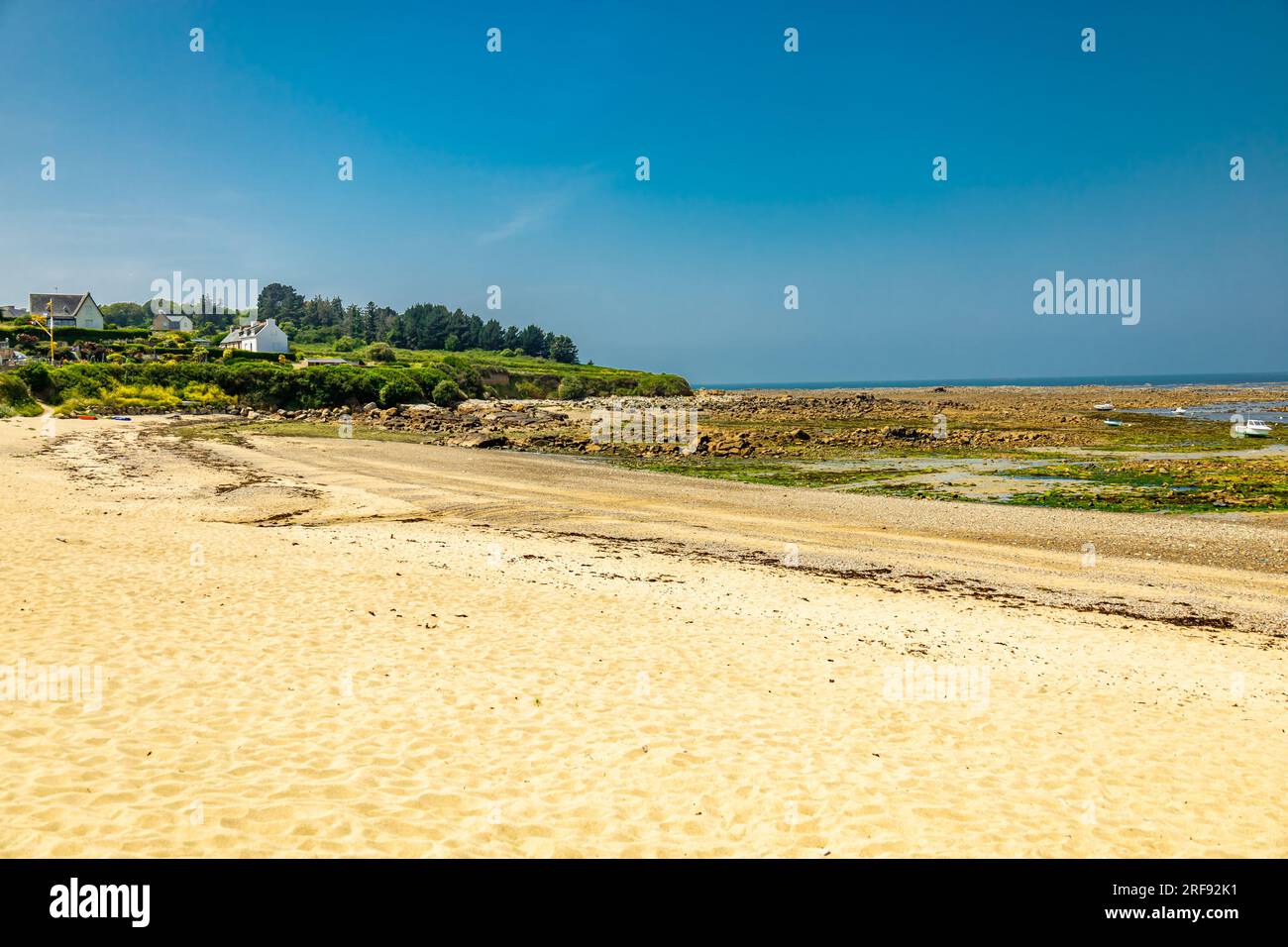 Small discovery tour to the peninsula Sillon de Talbert in beautiful ...