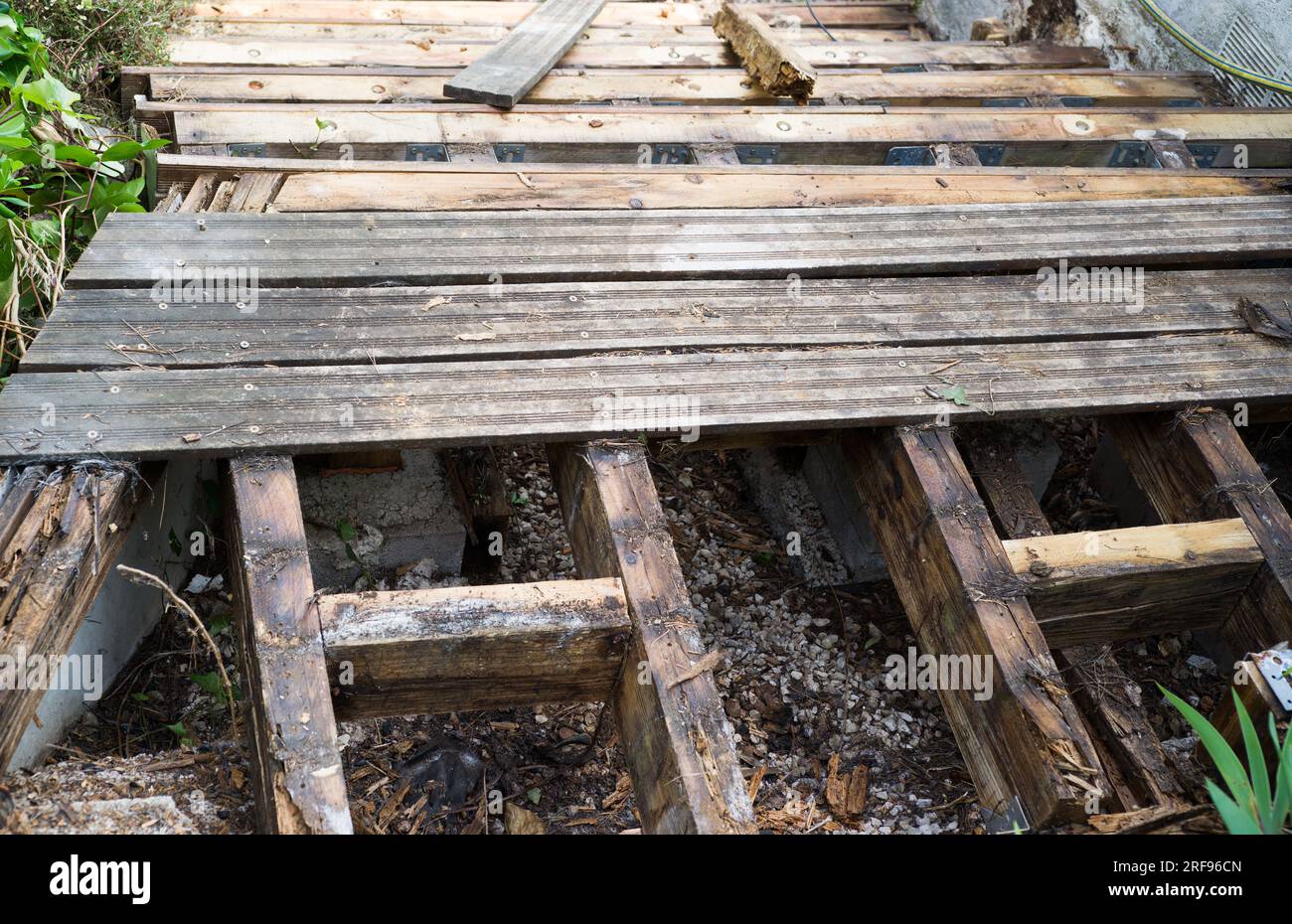 Rotten beams hi-res stock photography and images - Alamy