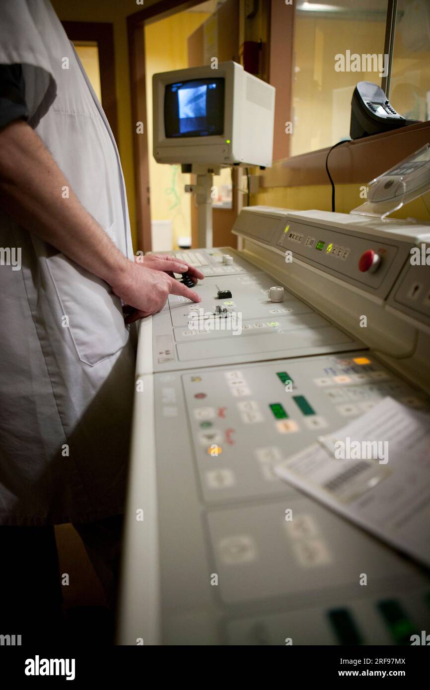 Barium enema hi-res stock photography and images - Alamy