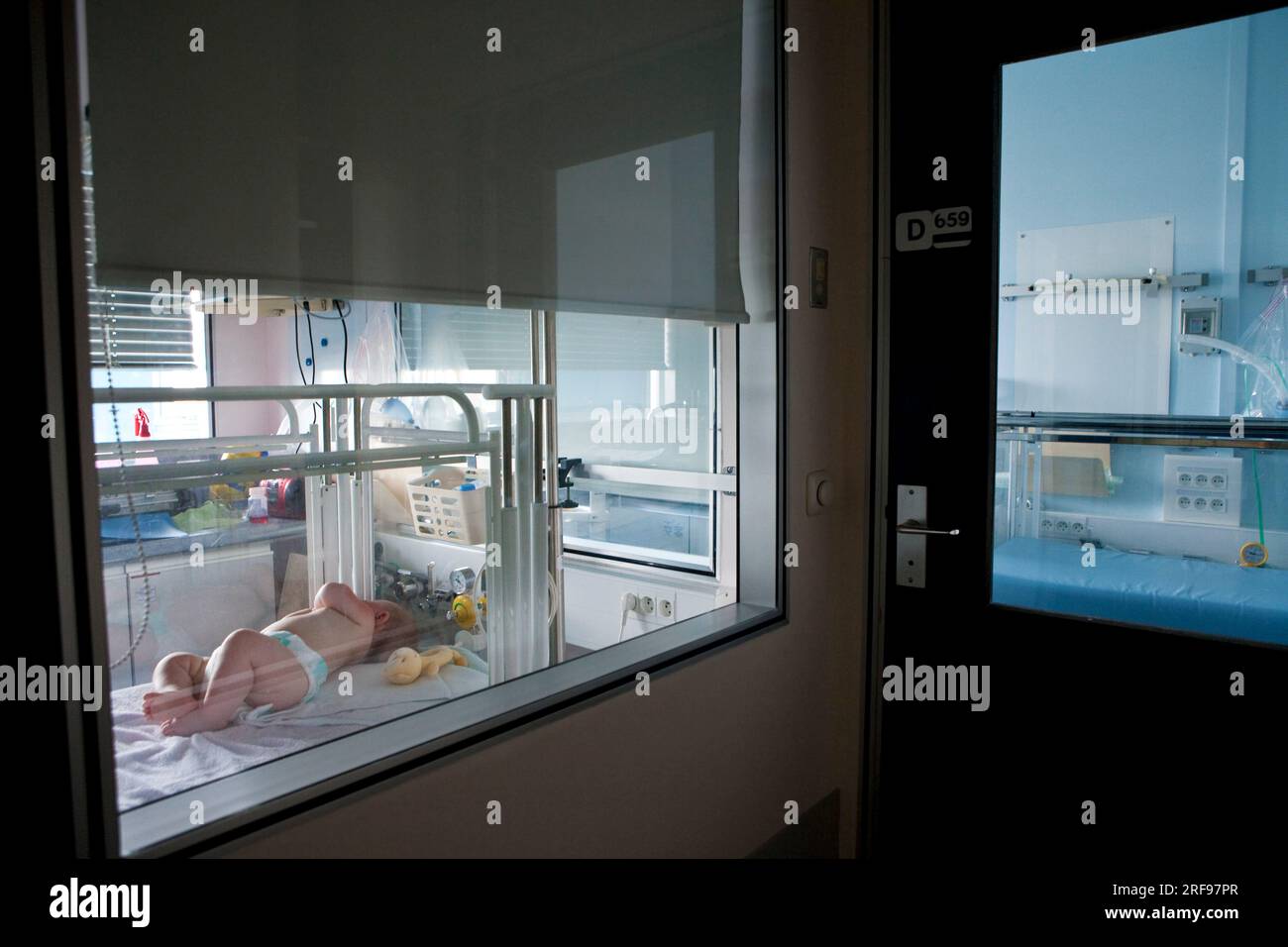 Neonatal ward hi-res stock photography and images - Alamy
