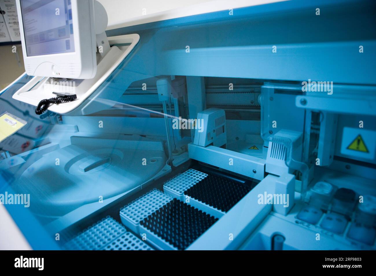 Immunology automaton for serology, cardiac, hormonal and cancer markers ...