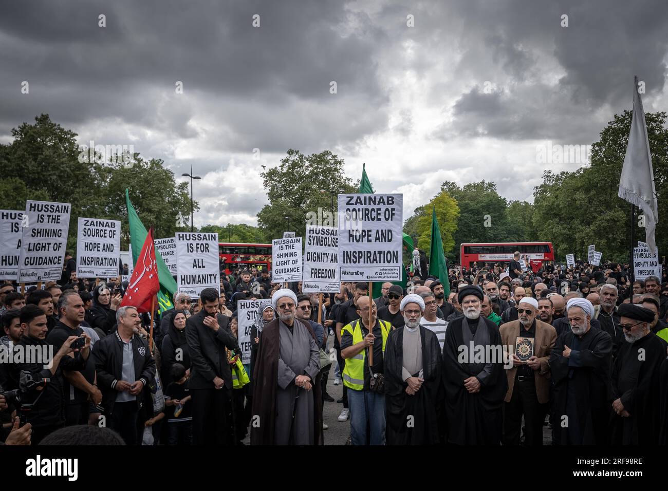 Hundreds of Shia Muslims gather at Marble Arch before setting off for ...