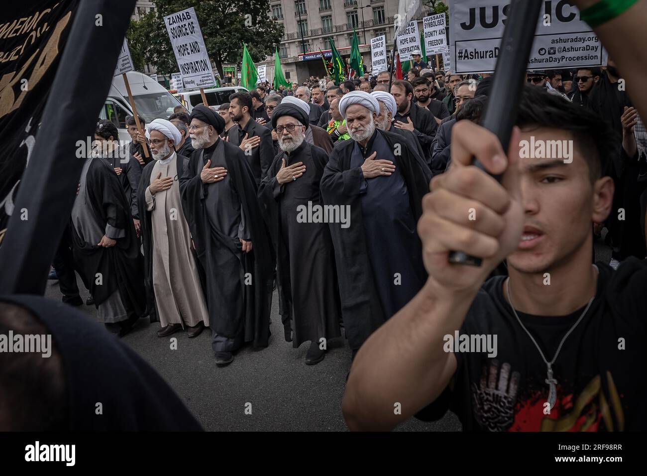 Hundreds of Shia Muslims gather at Marble Arch before setting off for ...