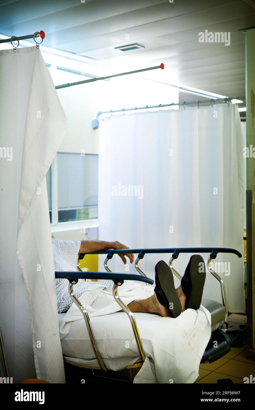 Waiting room hospital night hi-res stock photography and images - Alamy