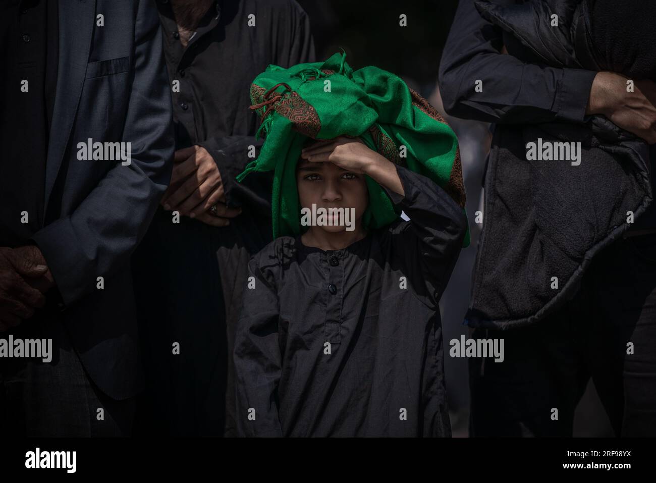 Hundreds of Shia Muslims gather at Marble Arch before setting off for ...