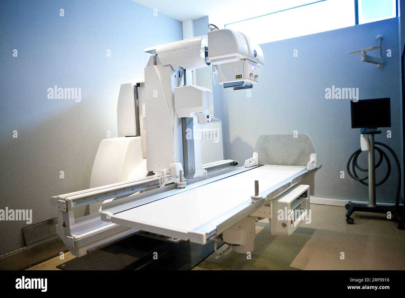 Imaging center hi-res stock photography and images - Alamy