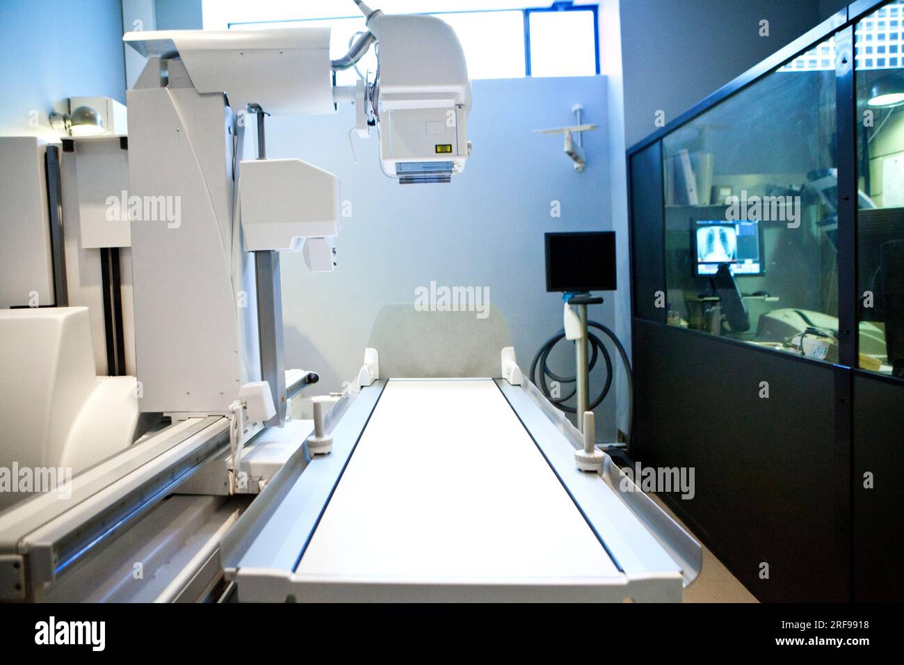 Imaging center hi-res stock photography and images - Alamy