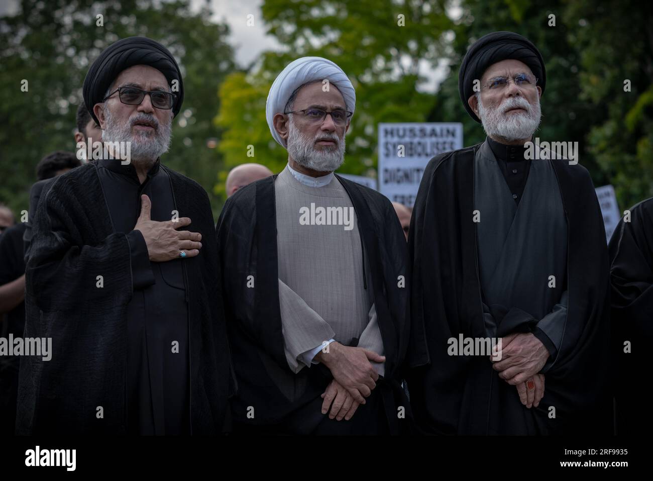 Hundreds of Shia Muslims gather at Marble Arch before setting off for ...