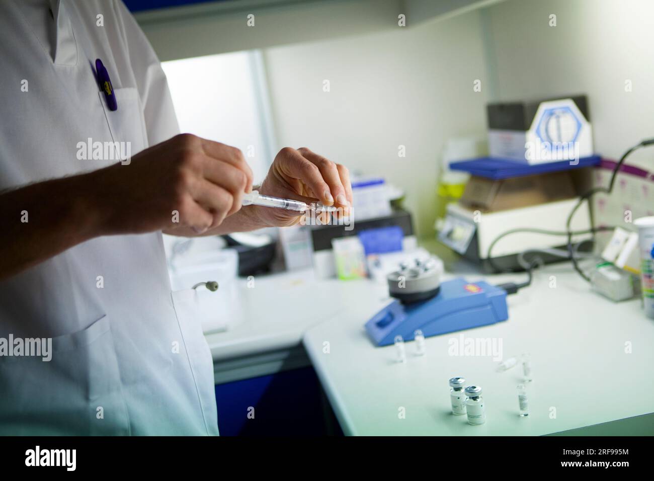 Allergist hi-res stock photography and images - Alamy