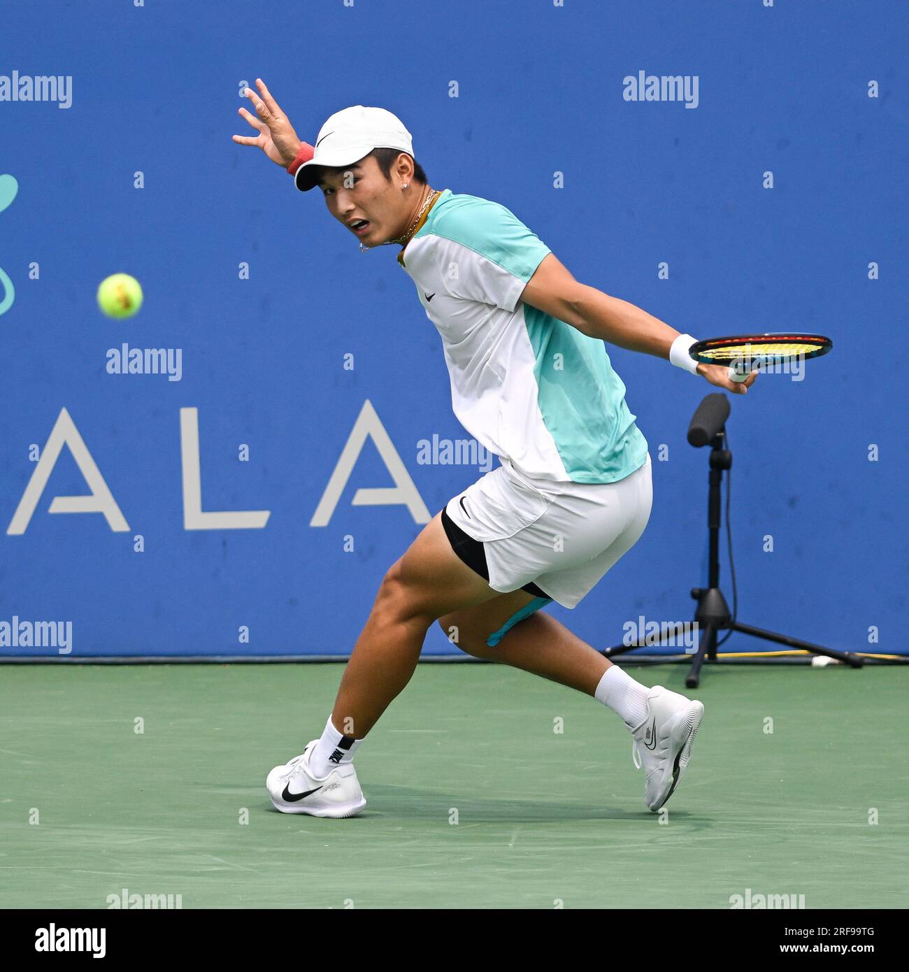 Washington, D.C, USA. 1st Aug, 2023. SHANG JUNCHENG hits a backhand ...