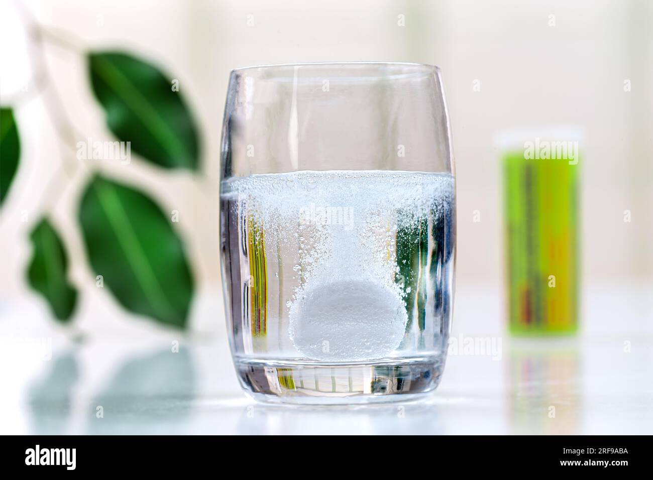 Effervescent tablet hi-res stock photography and images - Alamy