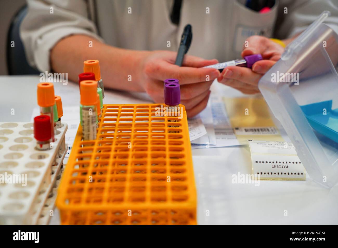 Technical platform of the Inovie 34 laboratory . Receipt of the boxes ...