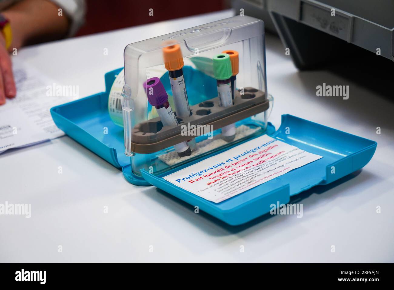 Technical platform of the Inovie 34 laboratory . Receipt of the boxes ...