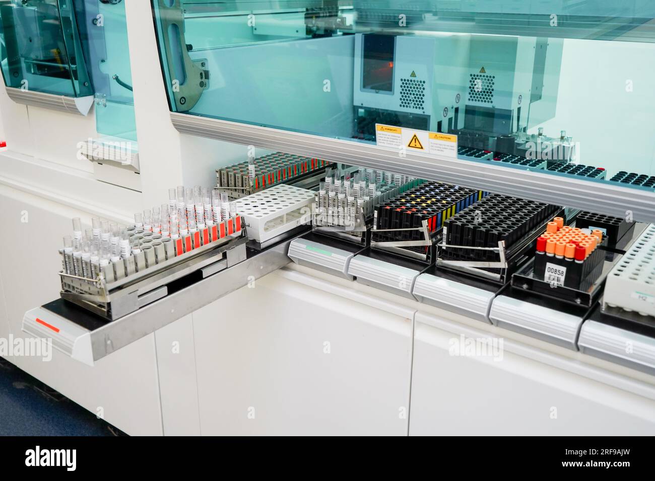 Technical platform of the Inovie 34 laboratory . Here are analyzed samples from laboratories ...