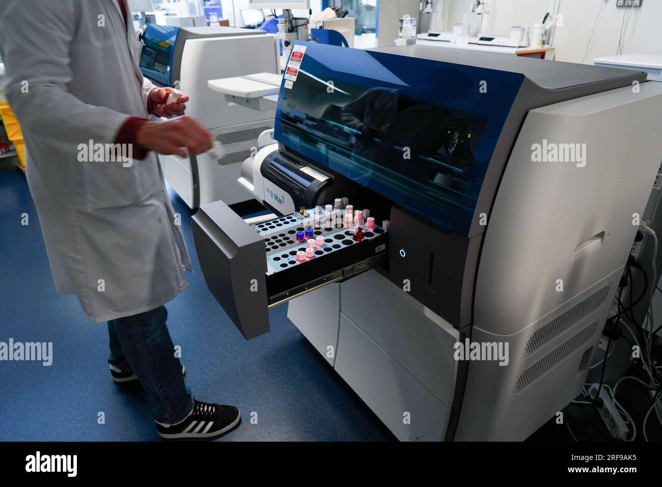 Technical platform of the Inovie 34 laboratory . A technician handling ...