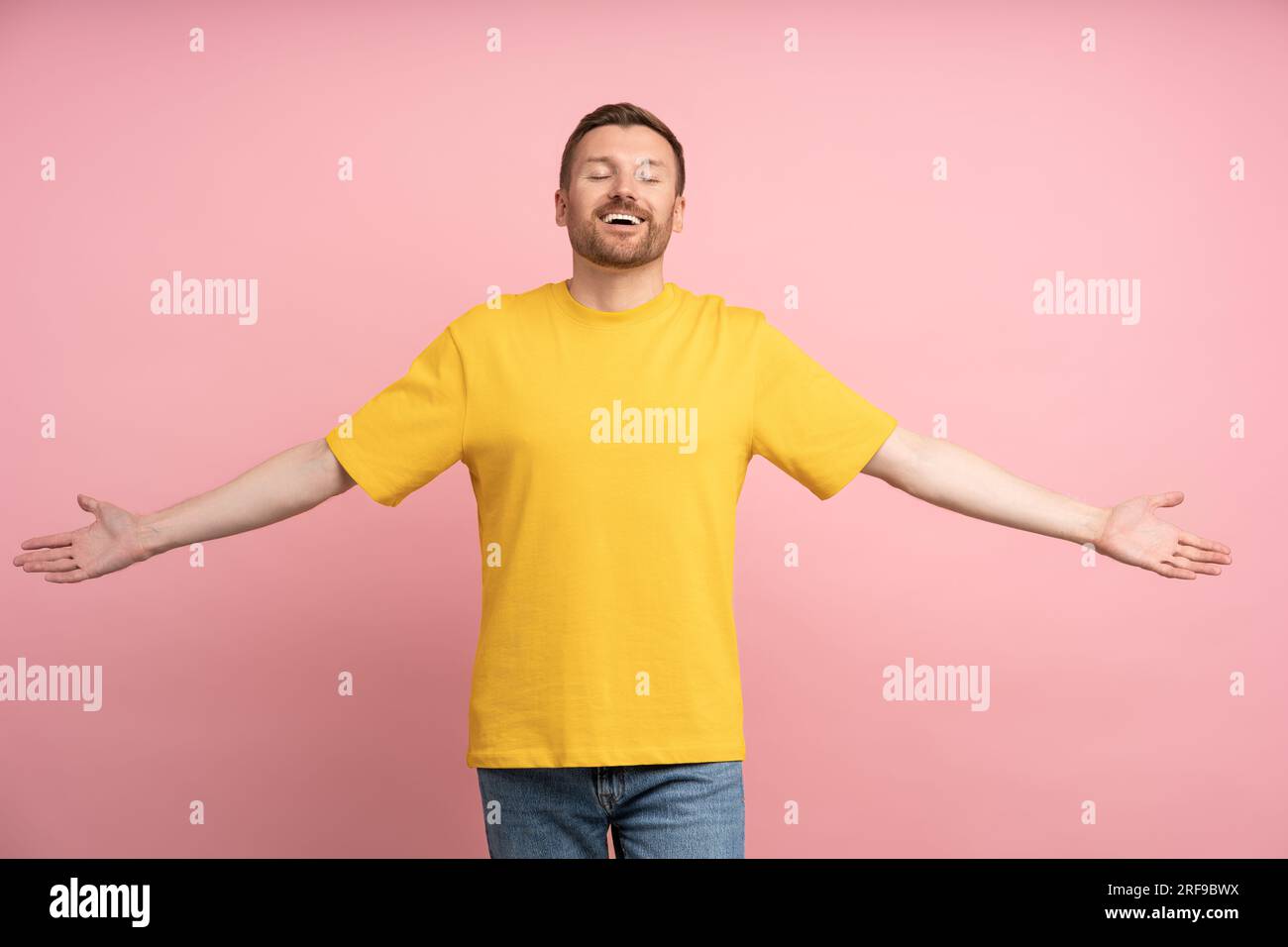 Arms spread wide hi-res stock photography and images - Alamy