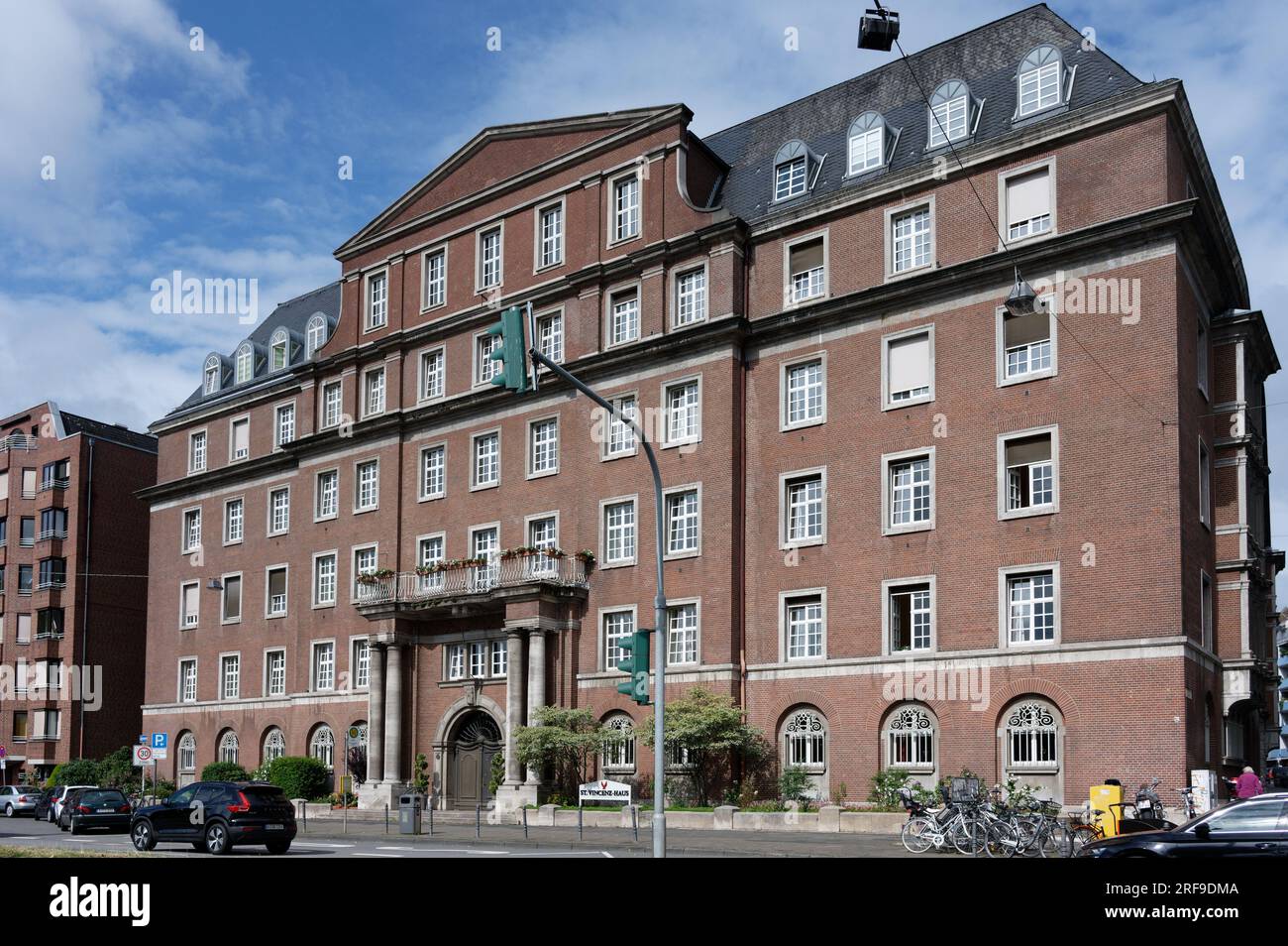 Old retired citizen hi-res stock photography and images - Alamy