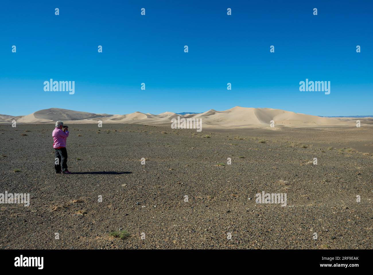 Tourist at the Hongoryn Els sand dunes in the Gobi Desert in southern ...
