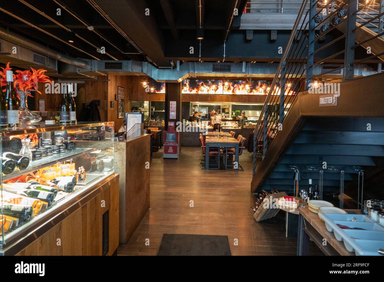 Chefs cooking indian restaurant hi-res stock photography and images - Alamy