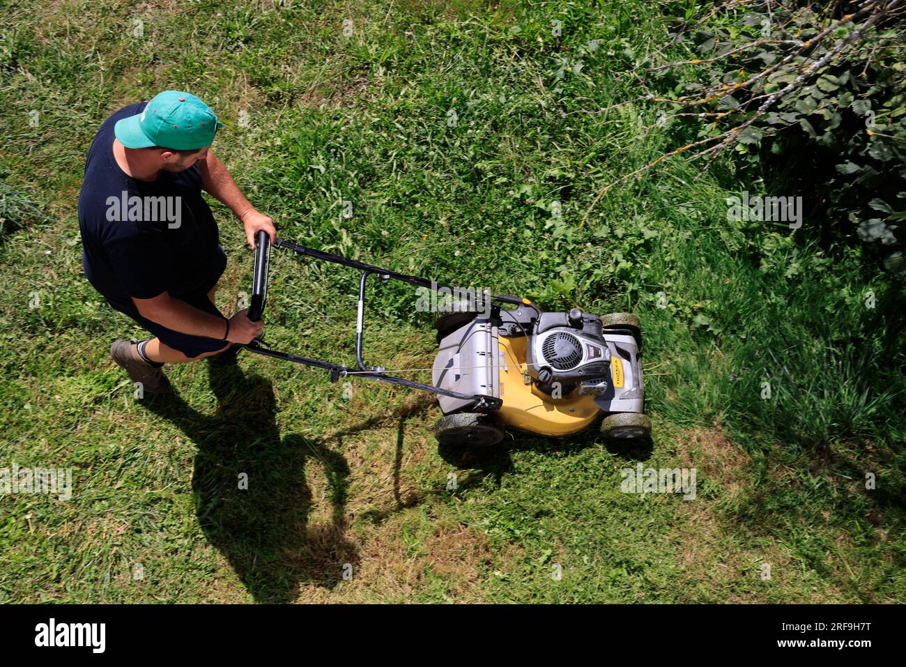 Homme homme travail travail maison hi-res stock photography and images ...