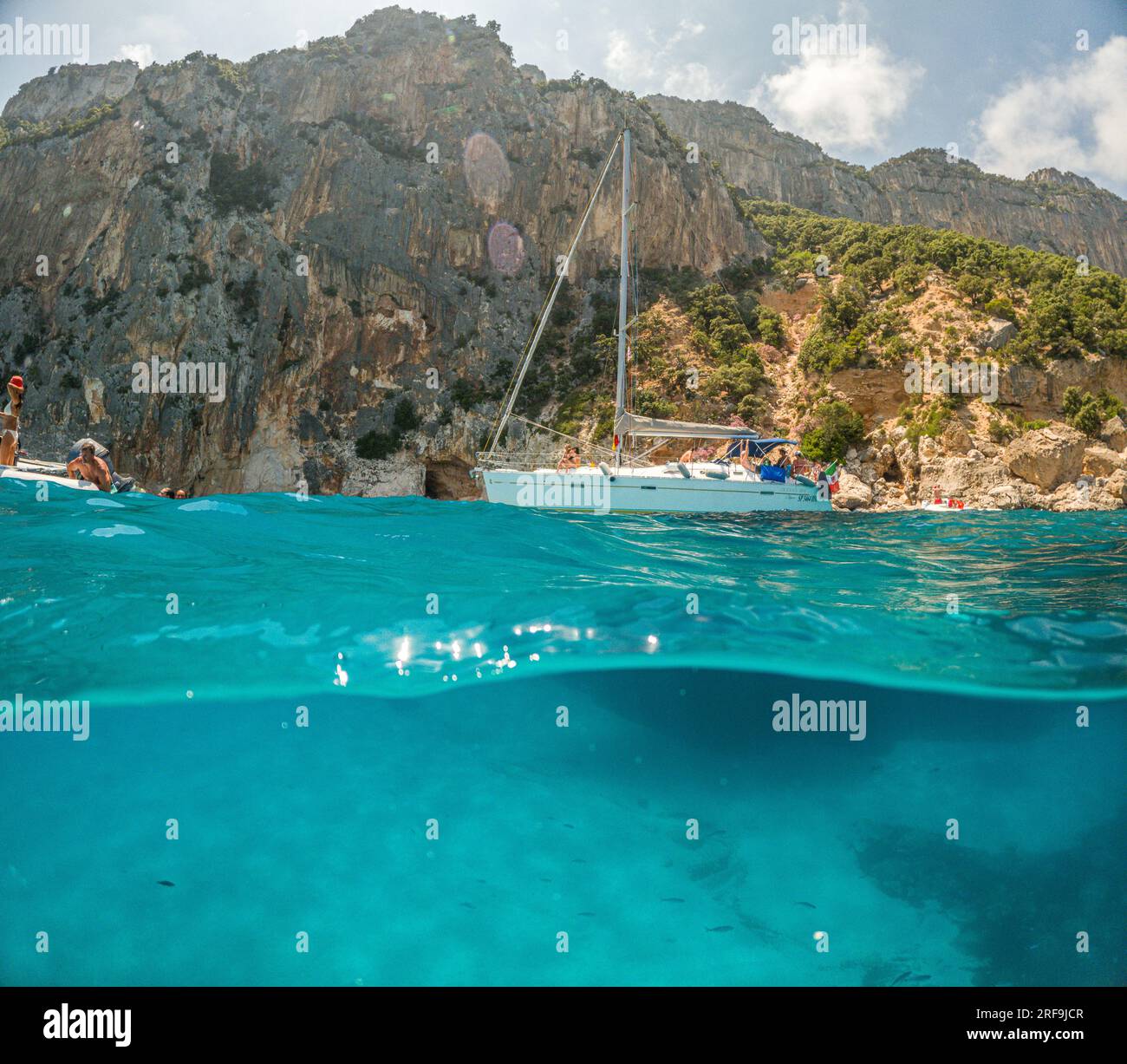 Halb unterwasser hi-res stock photography and images - Alamy