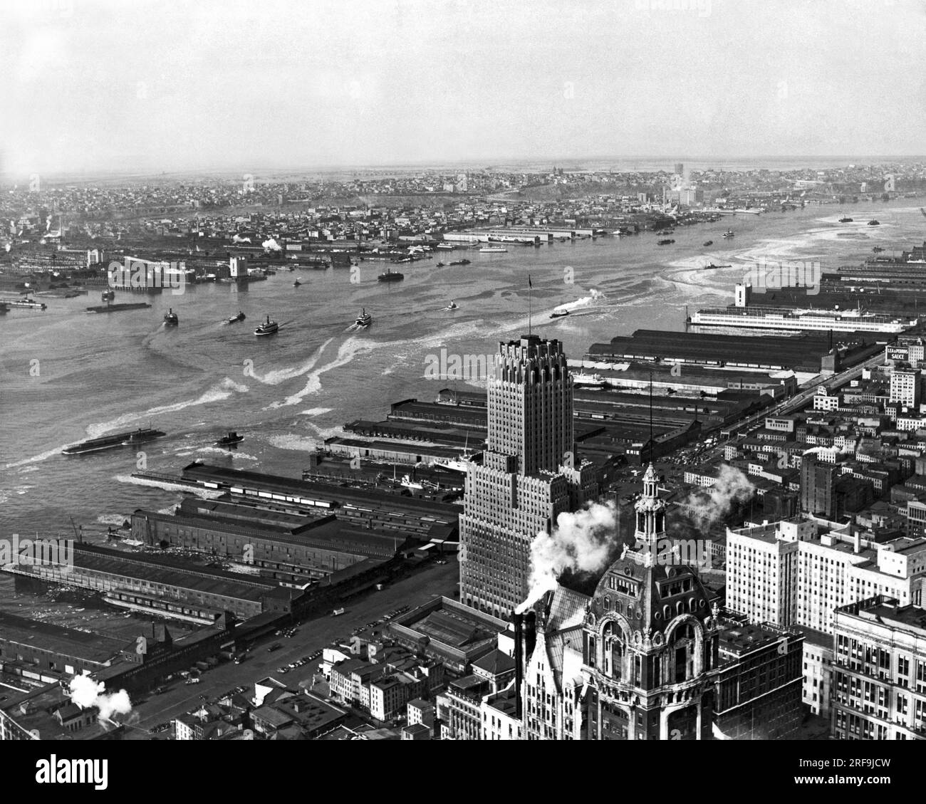 New york 1940s river hi-res stock photography and images - Alamy