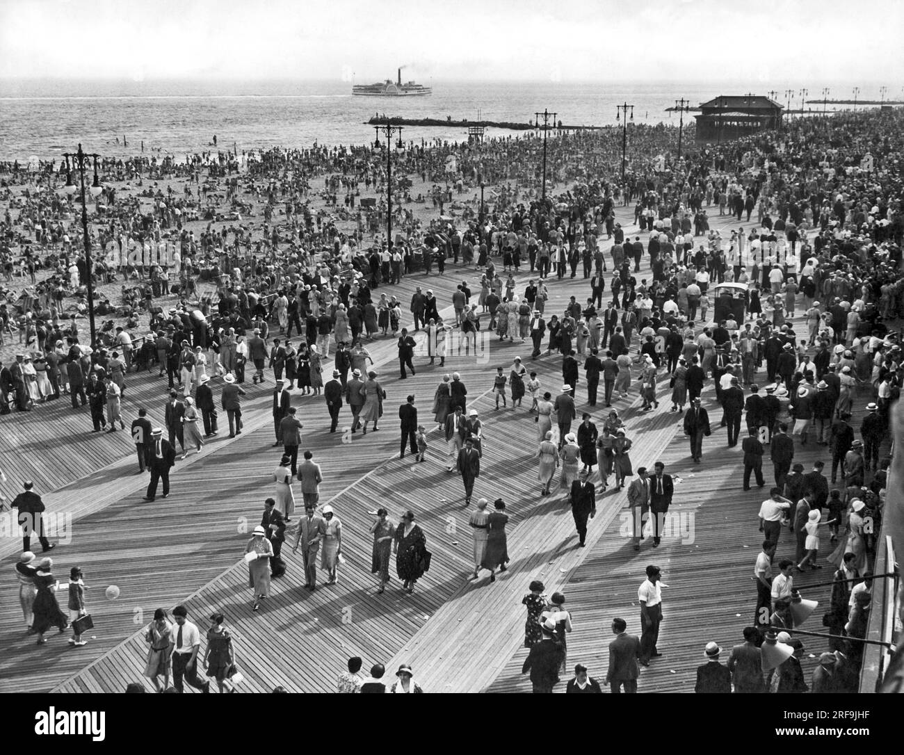 Coney island boardwalk 1930s hi-res stock photography and images - Alamy