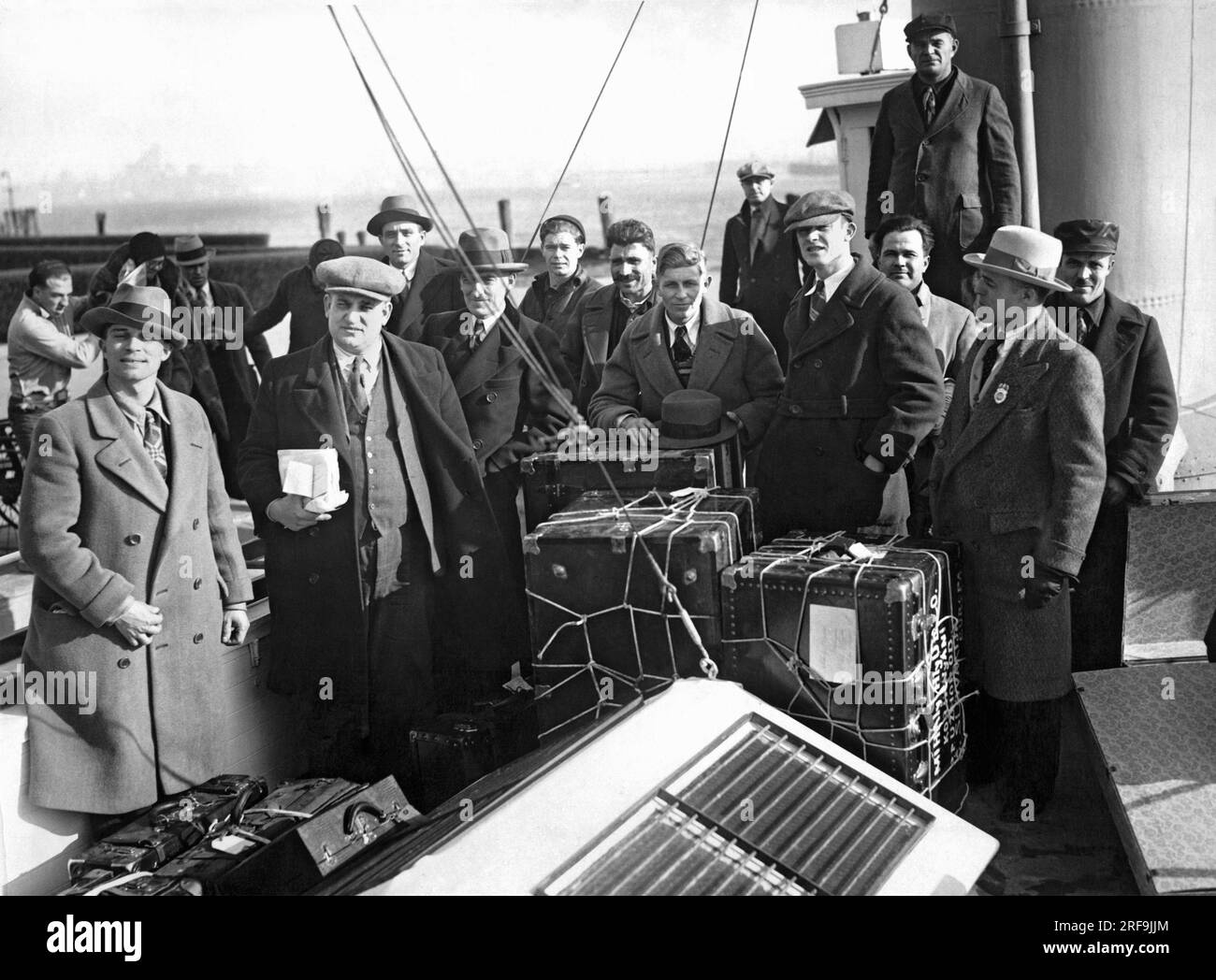 1920s ellis island hi-res stock photography and images - Alamy