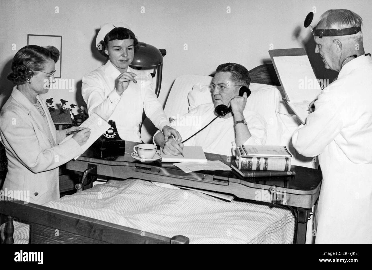 1950s doctor and nurse hi-res stock photography and images - Alamy