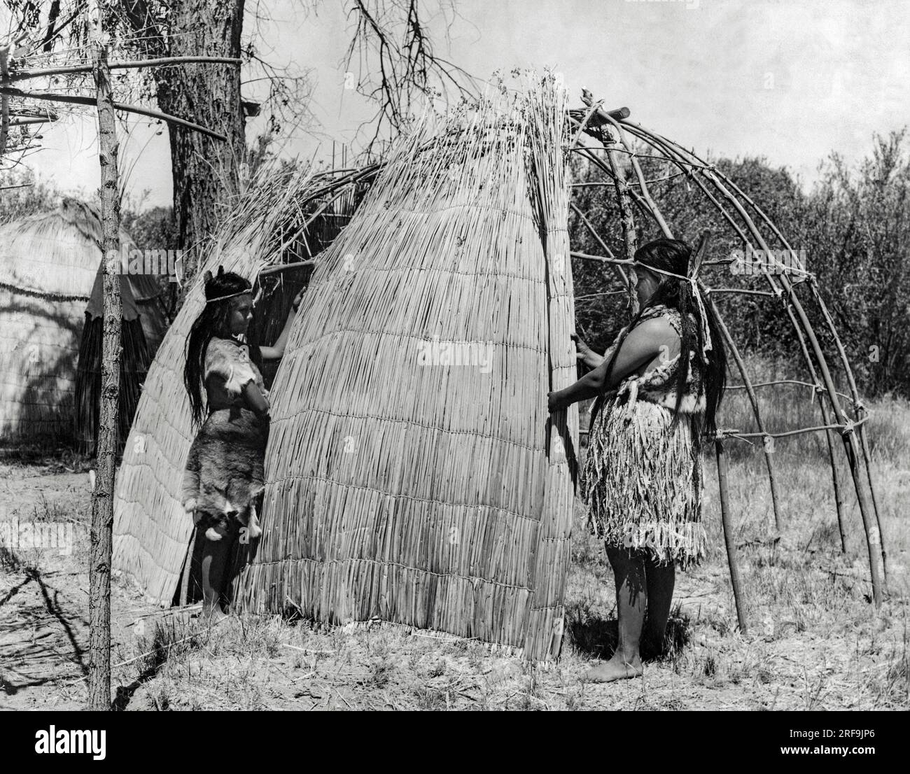 Yokuts hi-res stock photography and images - Alamy