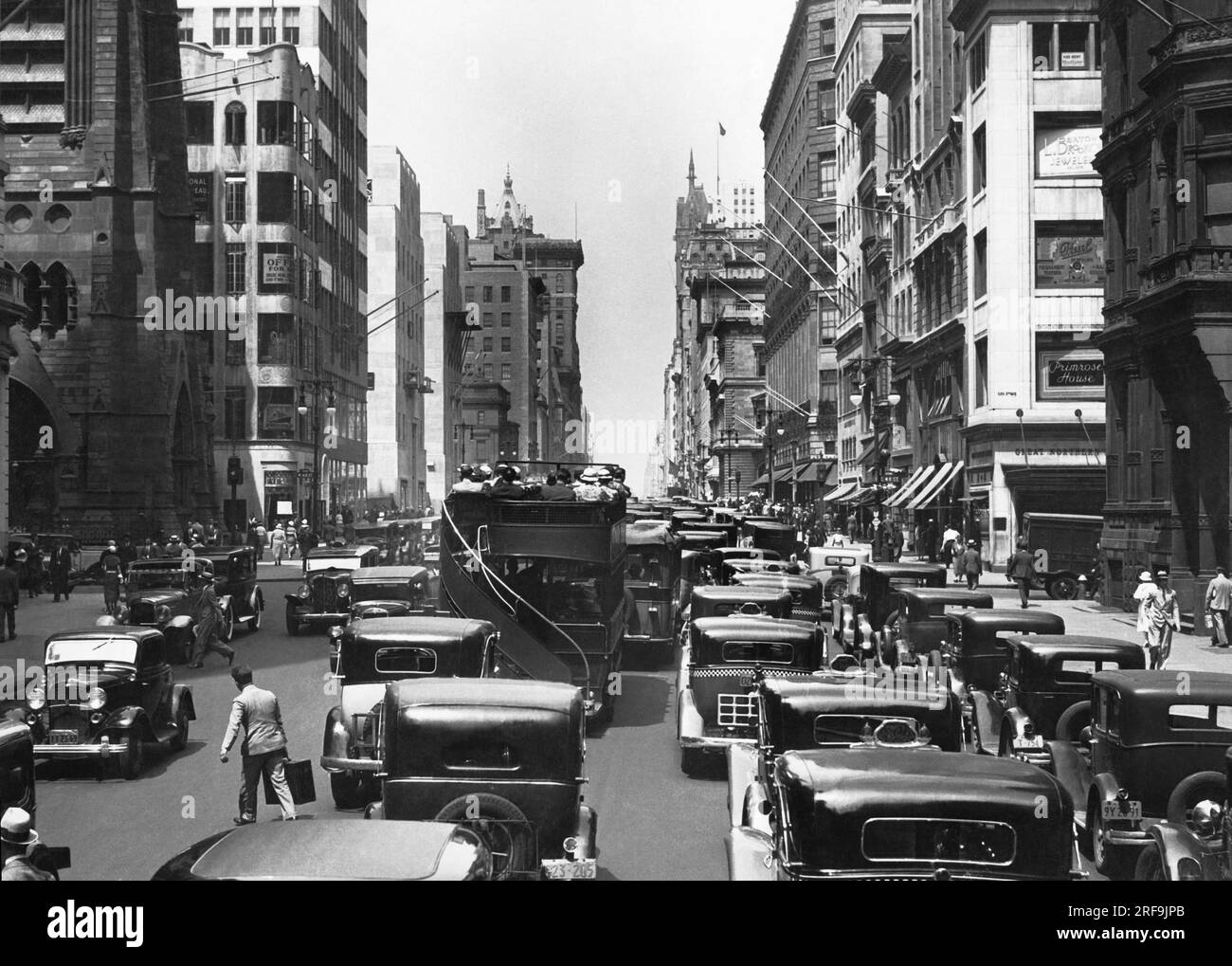 1930s cars traffic Black and White Stock Photos & Images - Alamy 1930s cars traffic Black and White Stock Photos & Images - Alamy