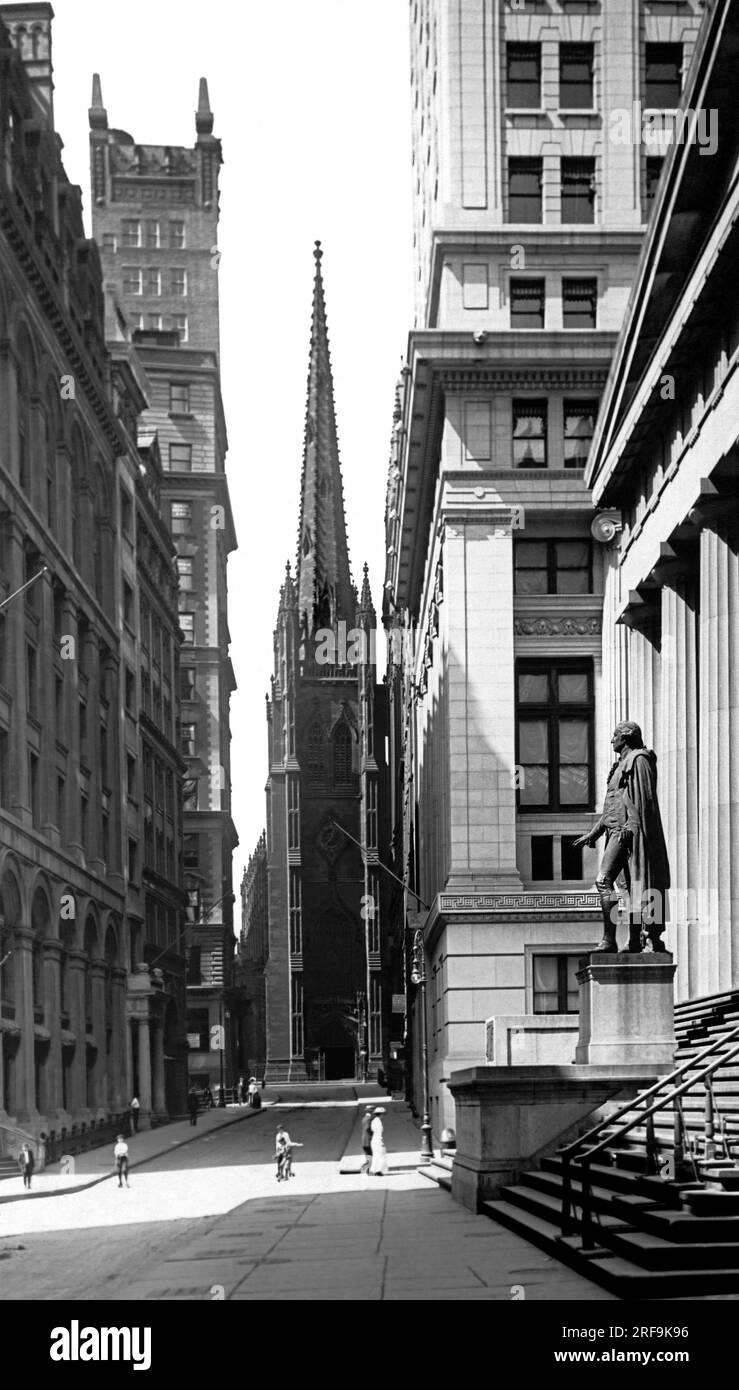 Wall in church street Black and White Stock Photos & Images - Alamy