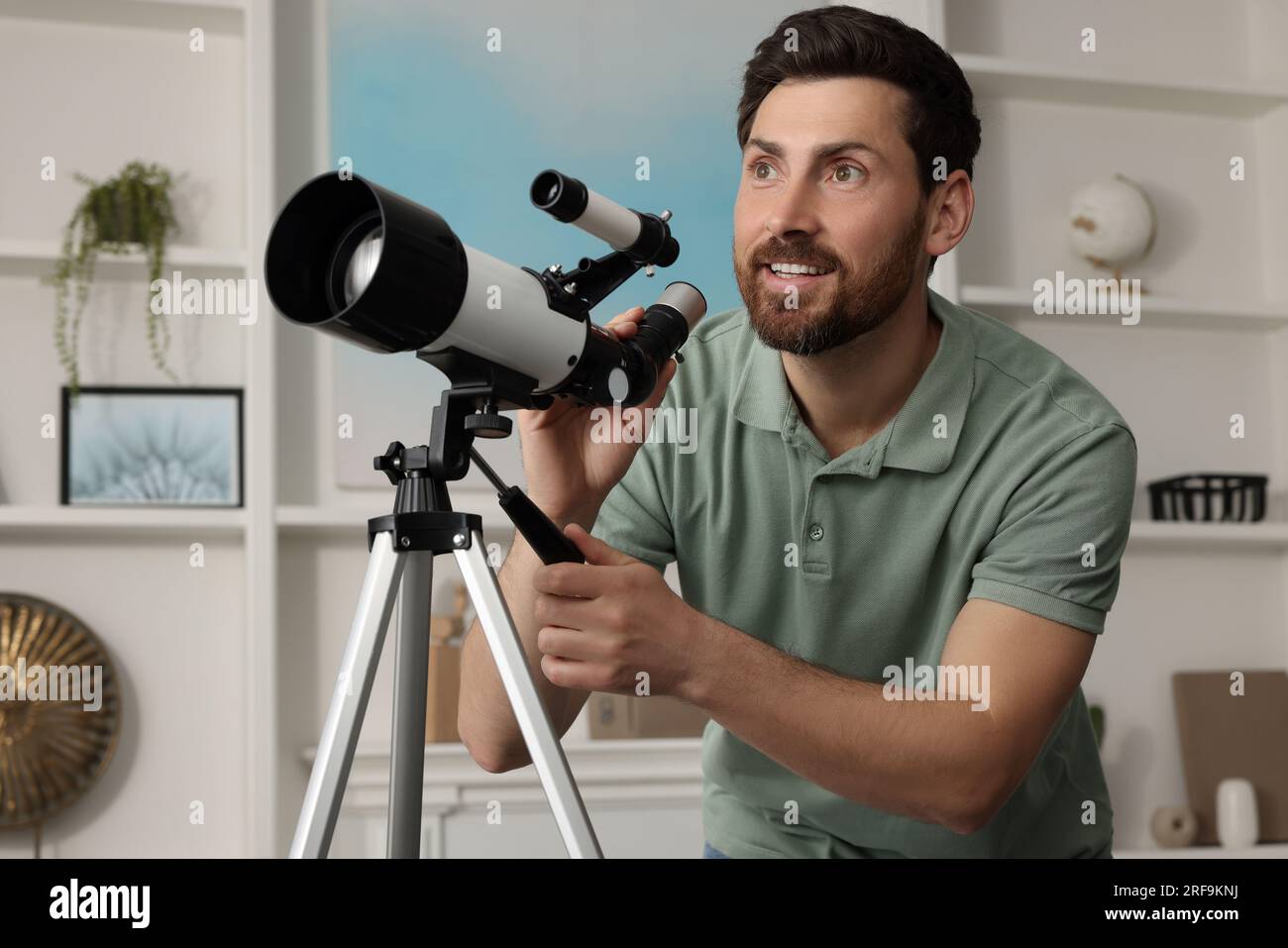 Using telescope hi-res stock photography and images - Alamy