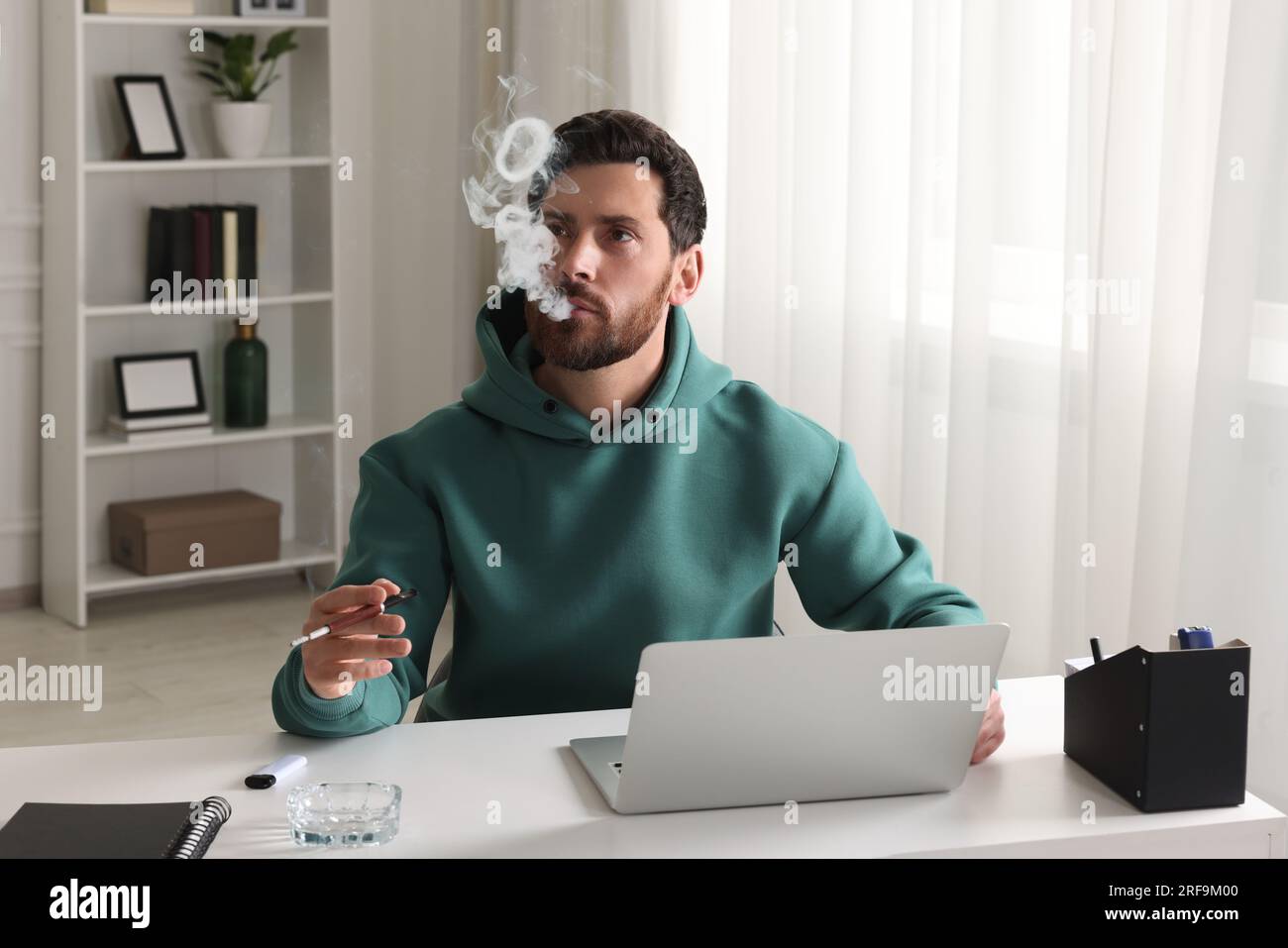 Man using cigarette holder hi-res stock photography and images - Alamy