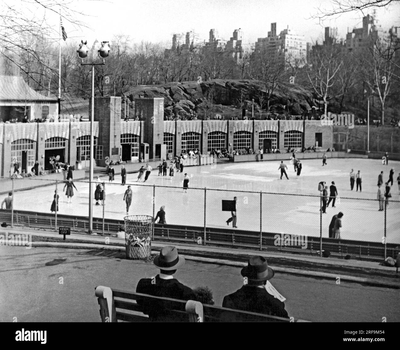 1950s new york city central park hi-res stock photography and images ...