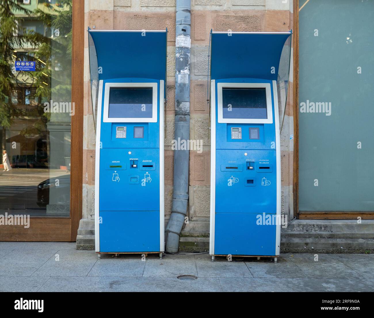 Electronic payment systems hi-res stock photography and images - Alamy