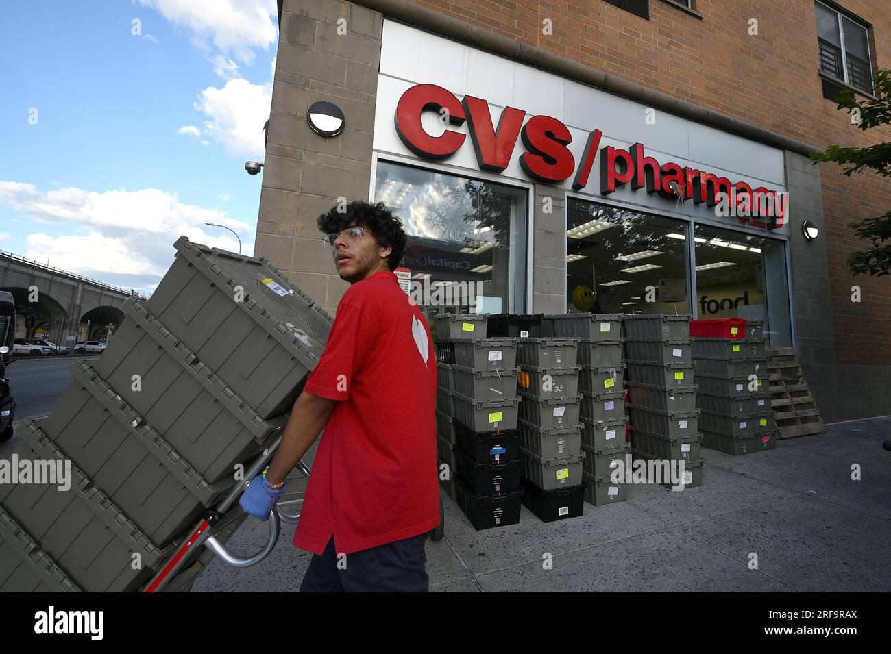Cvs employee hi-res stock photography and images - Alamy