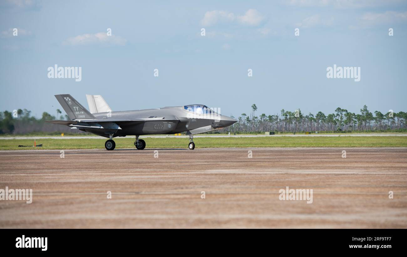 A U.S. Air Force F-35A Lightning II taxis at Tyndall Air Force Base ...