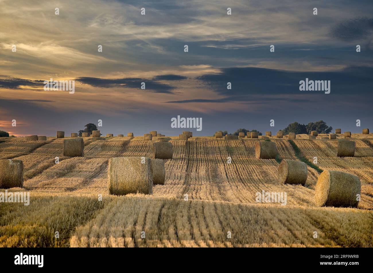 Hay bales night hi-res stock photography and images - Alamy