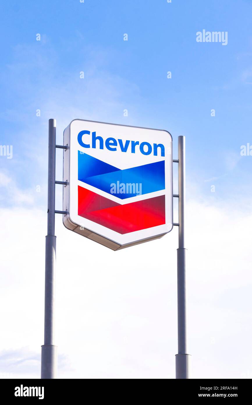 Chevron signs hi-res stock photography and images - Alamy