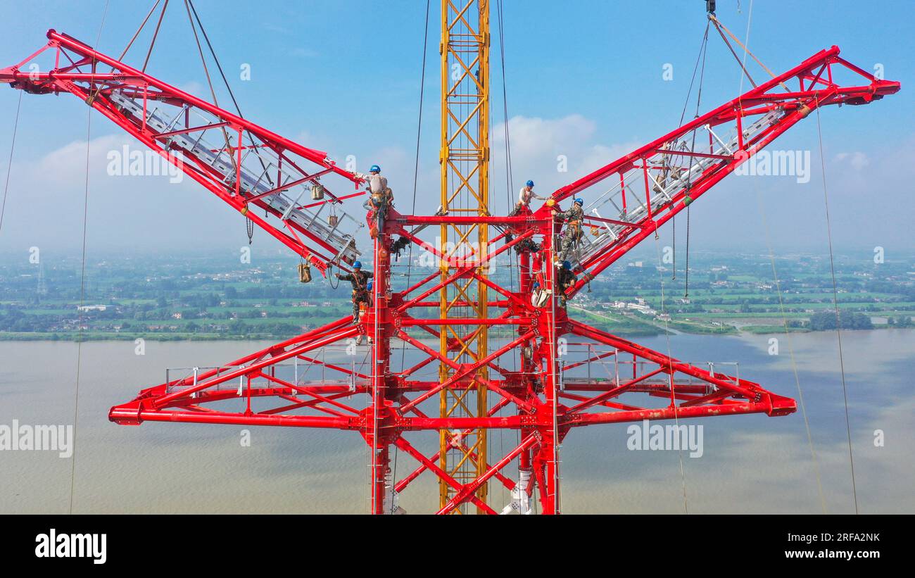 YANGZHOU, CHINA - AUGUST 2, 2023 - Construction workers assemble a ...