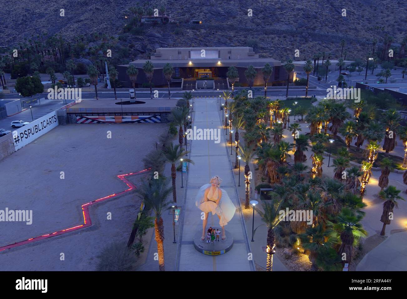 The Forever Marilyn statue of Marilyn Monroe, a 26-foot tall, 24,000 ...