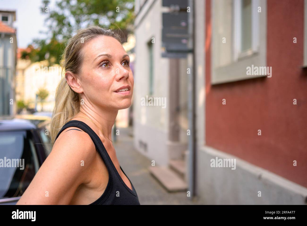 Woman wolking hi-res stock photography and images - Alamy