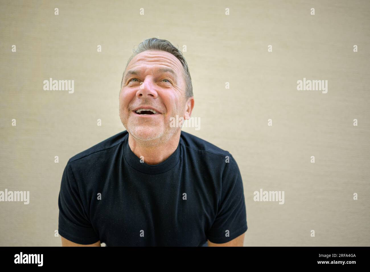 Leaning forward hi-res stock photography and images - Alamy