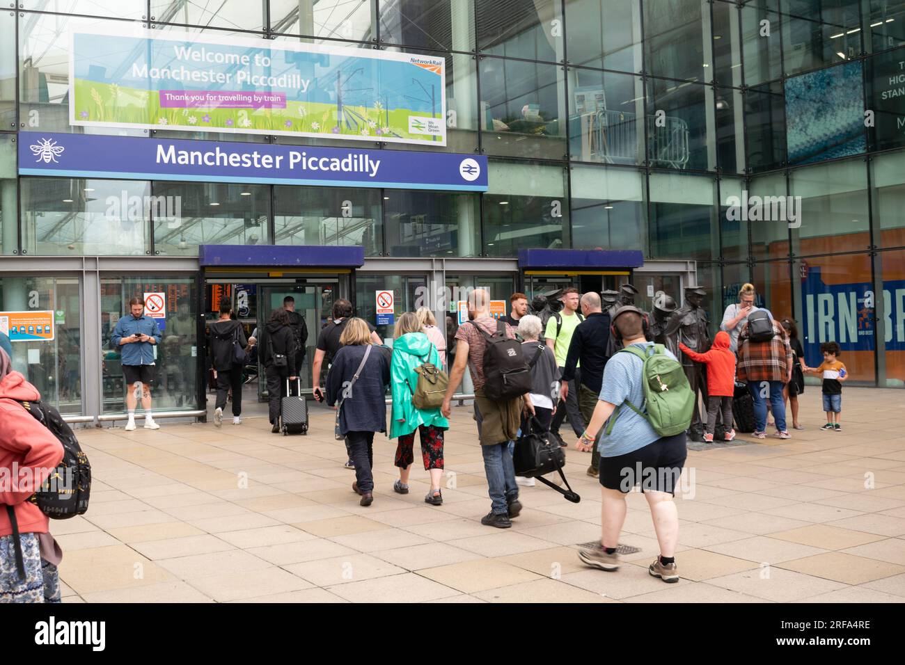 Manchester Piccadilly train station entrance with commuters. UK Stock ...
