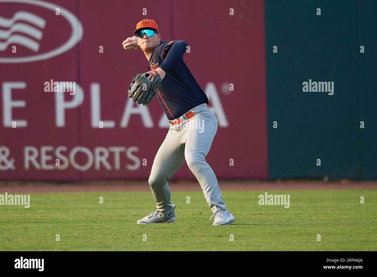 Bowling Green Hot Rods outfielder Blake Robertson (25) throws during a ...